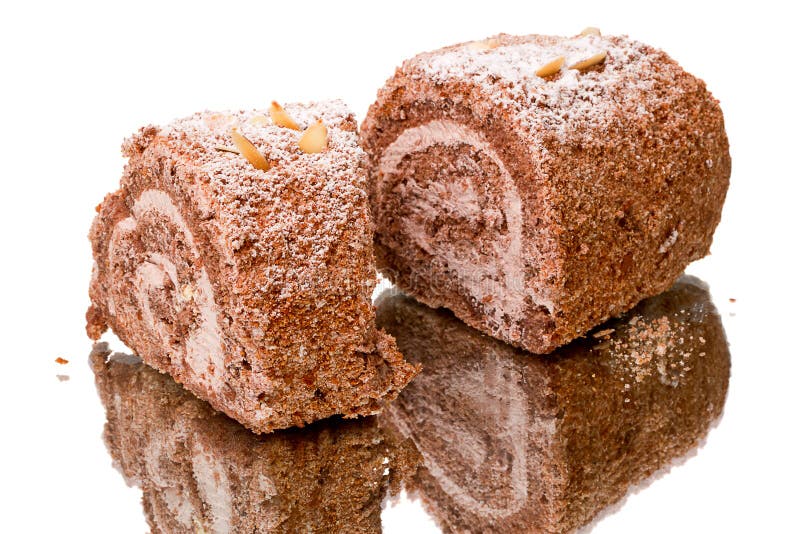 Geschnittene Kuchenrolle stockbild. Bild von kuchenrolle - 26376781