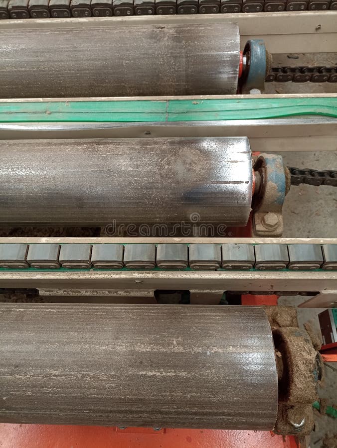 Roller and Chain Conveyor for Manufacturing Systems Transportation ...
