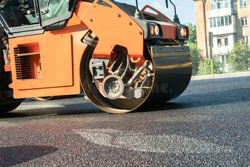The Roller Flattens the Asphalt Tar, Paving the New Asphalt Stock Image ...