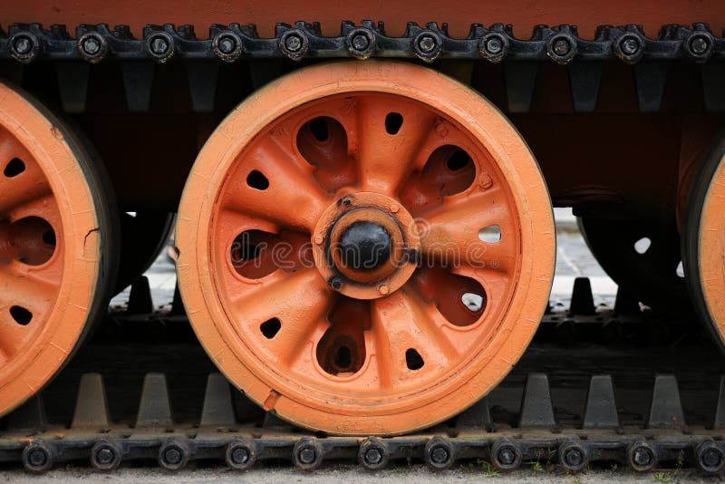 Rollers and Tracks of the Tank Stock Photo - Image of fast, armor: 32343278