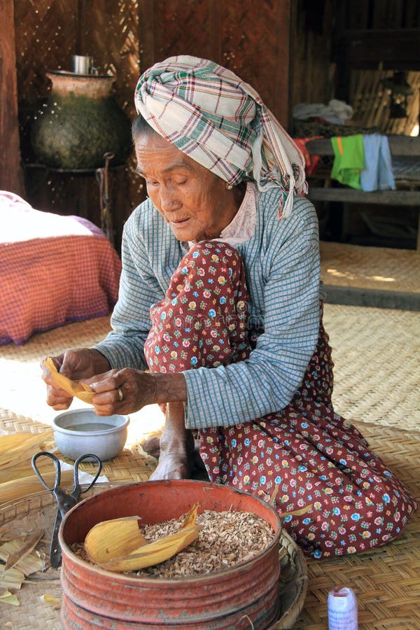 Rolling a cigar editorial stock image. Image of street - 58566559