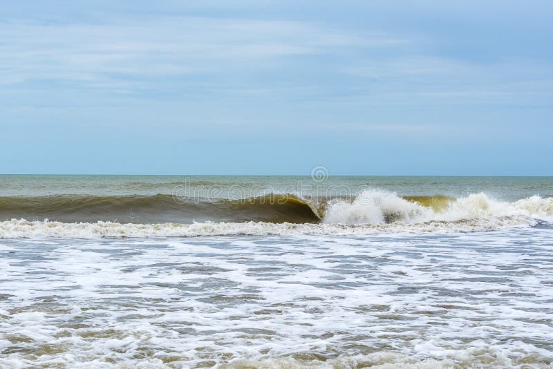 Rolling Ocean Waves Crashing on the Sandy Shore Under a Clear Blue Sky ...