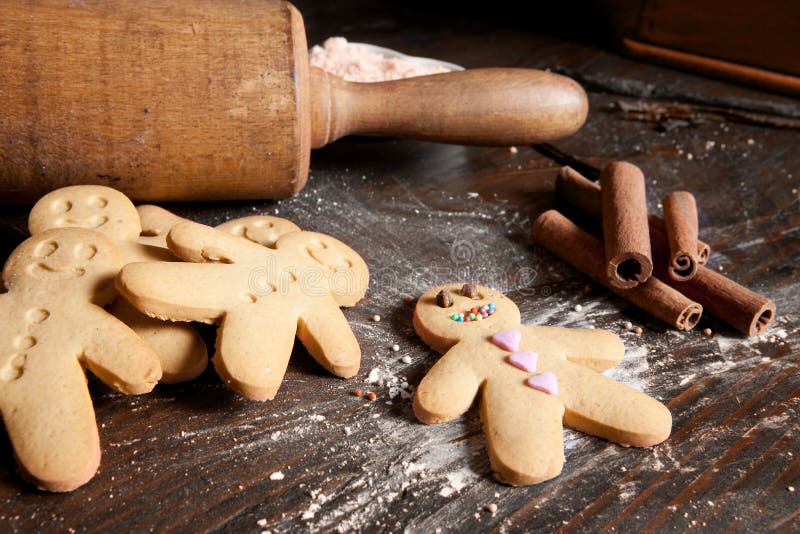 Rolling Pin and Gingerbread Men Stock Image - Image of christmas ...