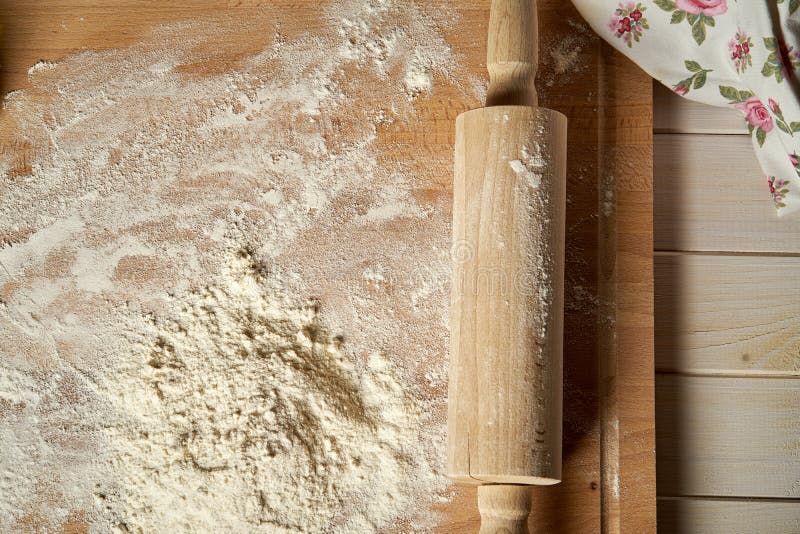 Rolling Pin on Pastry Board Sprinkled with Flour on Wooden Table Stock ...