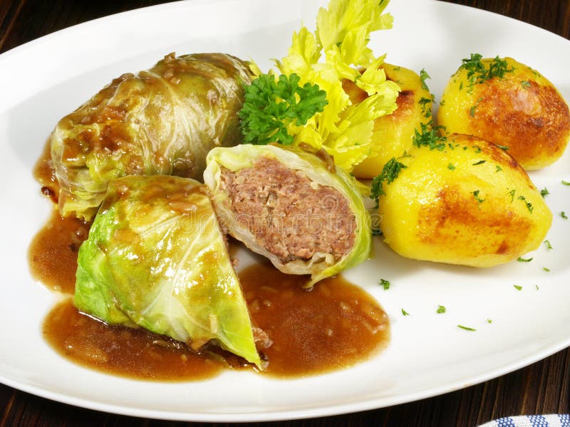 Rollo De Col Blanco Con Patatas Asadas Imagen de archivo - Imagen de ...