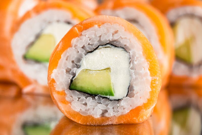 Rollo De Philadelphia Con El Aguacate Foto de archivo - Imagen de cena ...