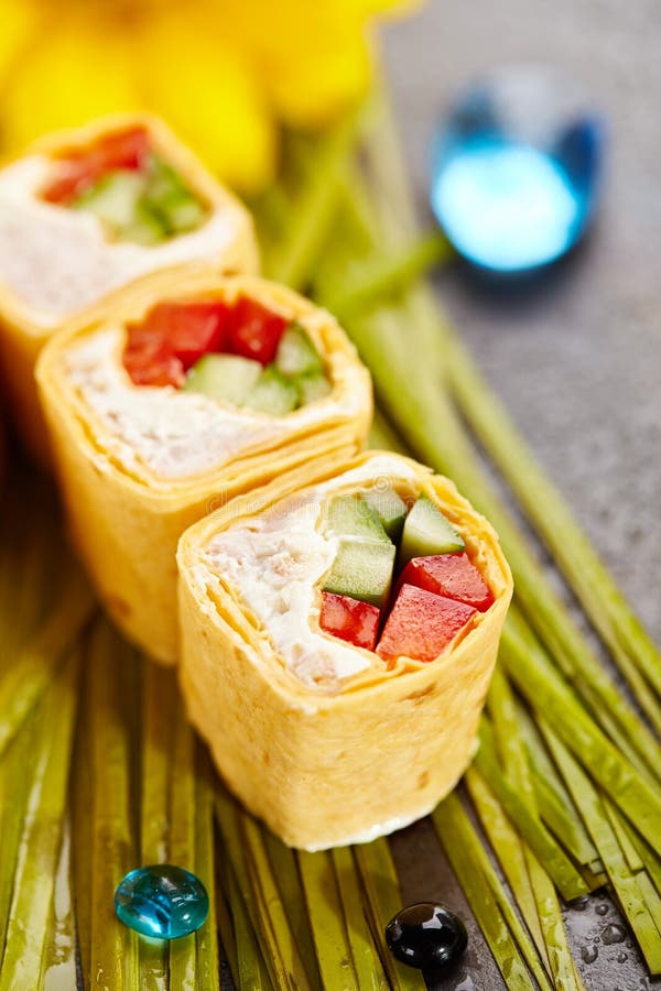 Rollo De Sushi Mexicano Del Estilo Imagen de archivo - Imagen de coma ...