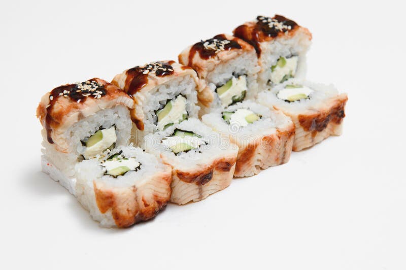 Rollo De Sushi Sobre Fondo Blanco Imagen de archivo - Imagen de ...