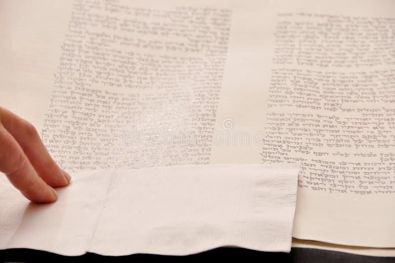 Rollo de Torah foto de archivo. Imagen de hebreo, cumplimiento - 69917140