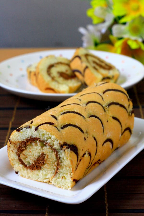 Rollo suizo foto de archivo. Imagen de postre, espiral - 32142768
