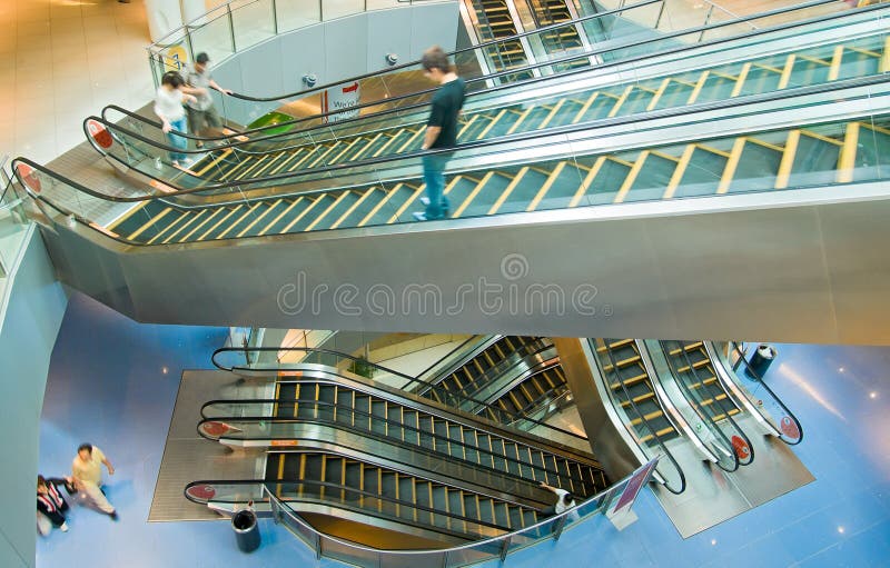 Rolltreppen stockfoto. Bild von bewegung, steigen, architektur - 4361338