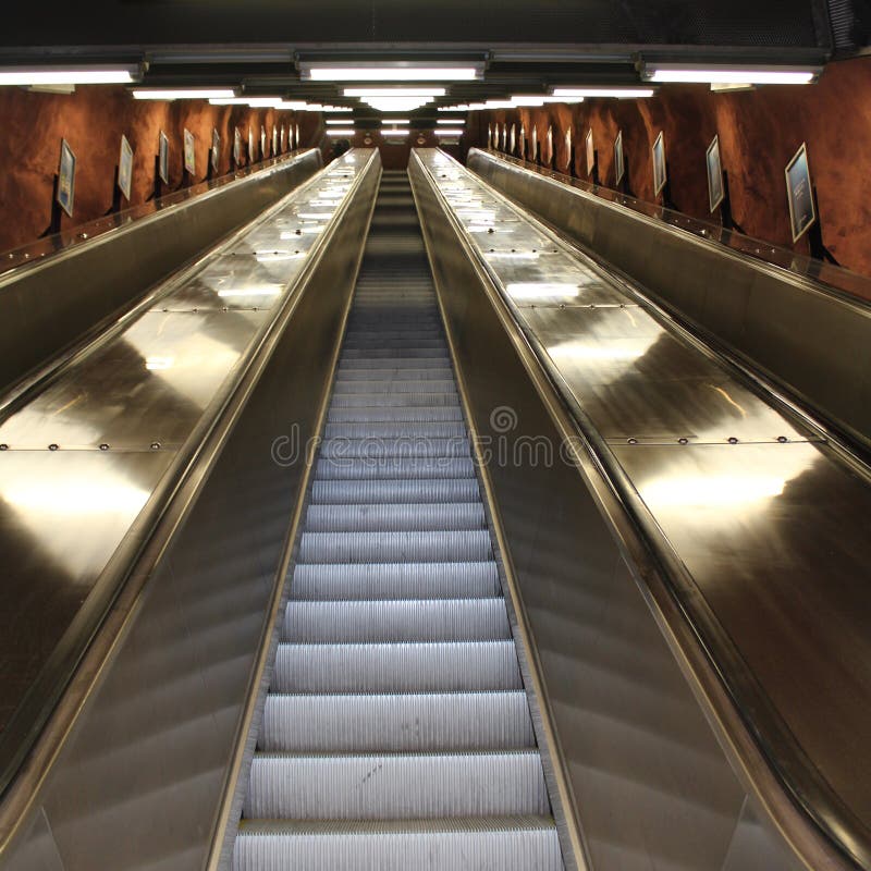 Rolltreppen in Stockholm-U-Bahn Stockbild - Bild von leute, zeile: 78863143