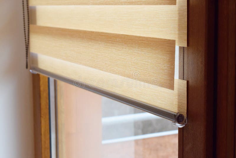 Rolo Da Janela, Sistema Do Duo Dia E Noite Foto de Stock - Imagem de ...