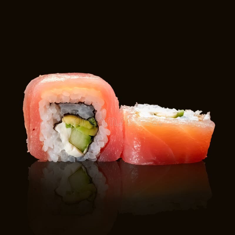 Rolo De Sushi Com Atum Abacado Philadelphia. Comida Japonesa. Menu ...