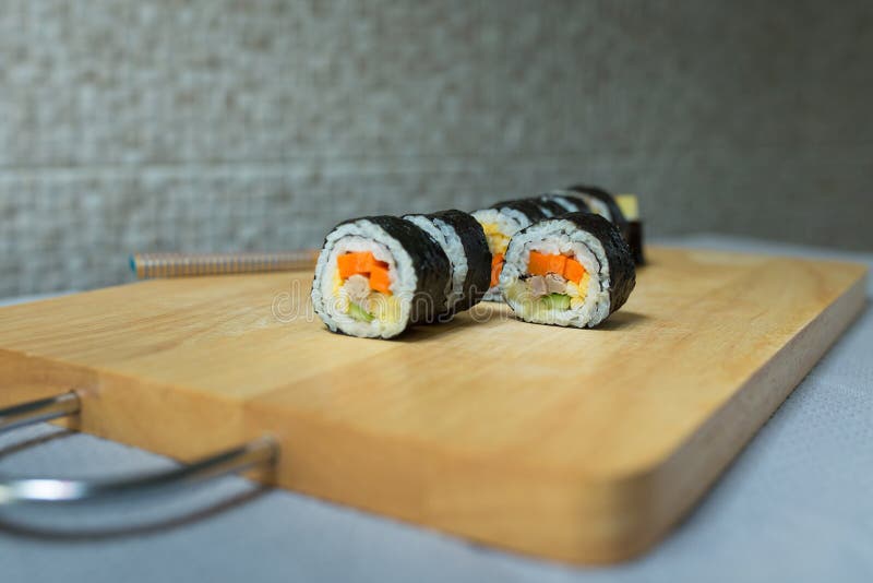 Rolo De Sushi Coreano De Kimbap Foto de Stock - Imagem de algas ...