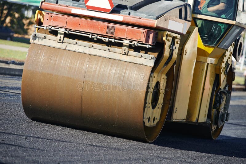 Rolo Do Compressor No Trabalho De Asfaltagem Imagem de Stock - Imagem ...