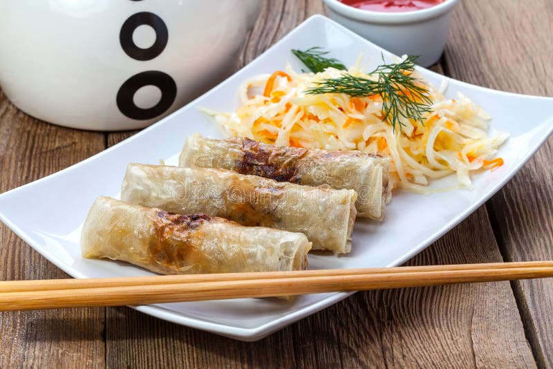 Rolos De Fried Chinese Spring Foto de Stock - Imagem de pauzinhos ...