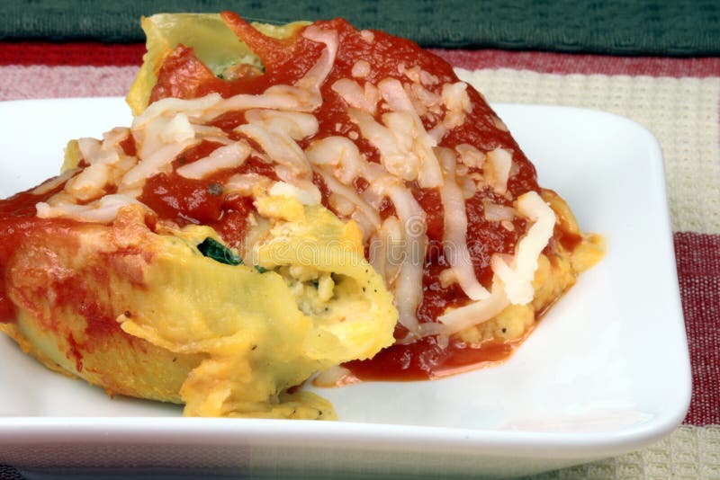 Rolos Italianos Do Escudo Da Massa Foto de Stock - Imagem de cultura ...