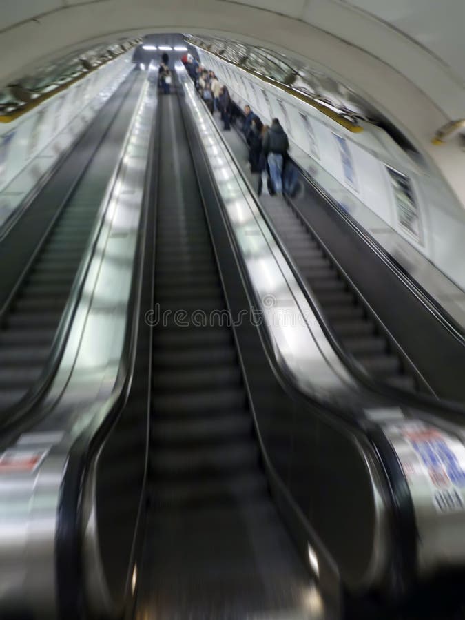 Roltrap stock foto. Image of beweging, vervoer, modern - 21982552