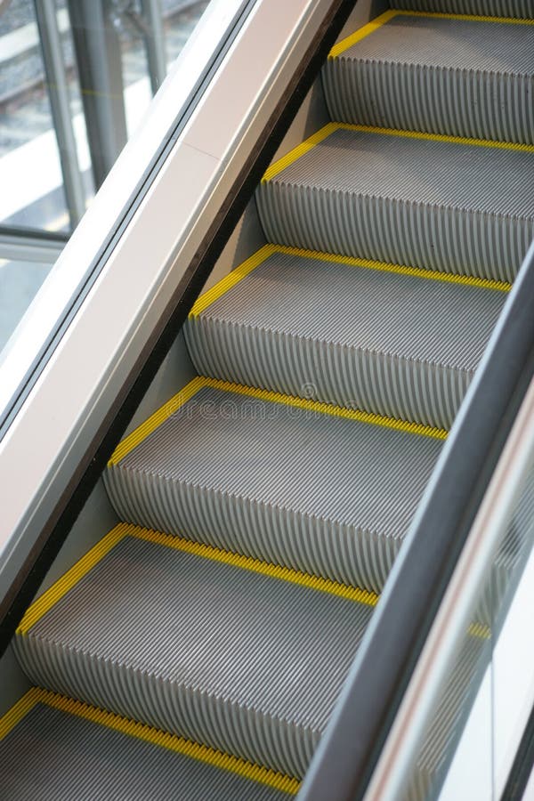 Blinde Persoon Met Lang Riet Op Roltrap Stock Foto - Image of rijp ...