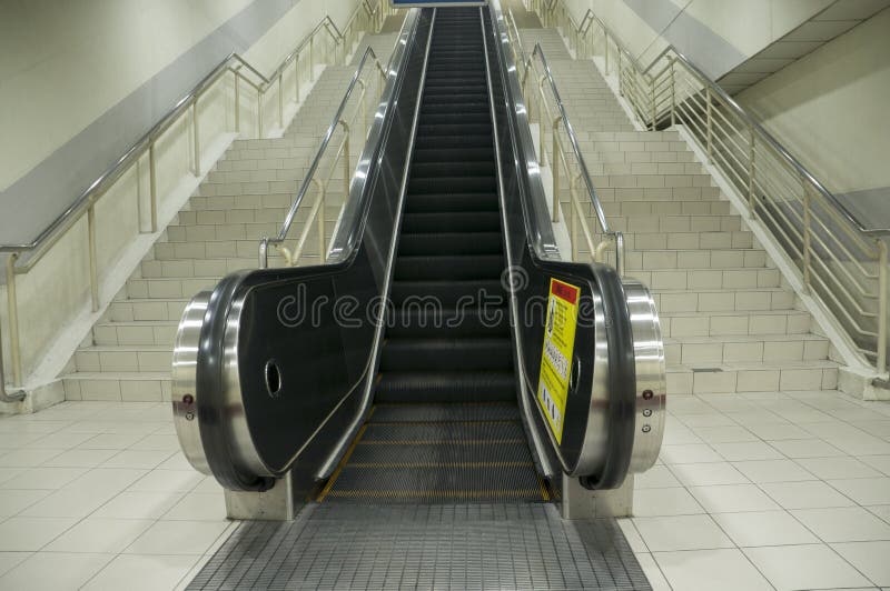 Roltrap stock foto. Image of concept, wandelgalerij, lift - 41011558