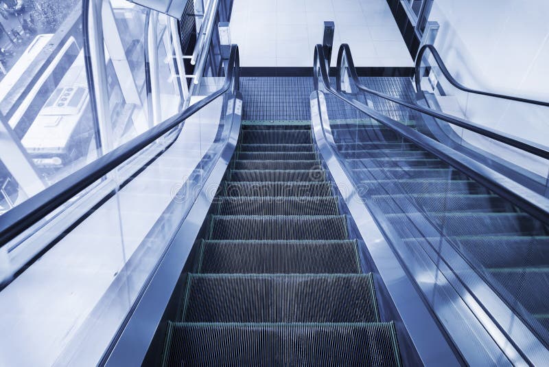 Roltrap stock afbeelding. Image of dynamisch, mechanisch - 41979295