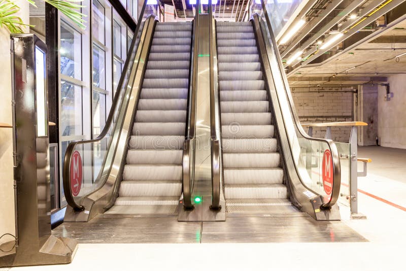 Roltrap stock afbeelding. Afbeelding bestaande uit modern - 48445191