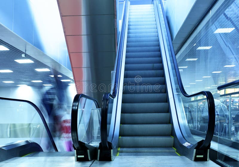 Roltrap stock afbeelding. Image of bouw, roltrap, zaal - 9202927