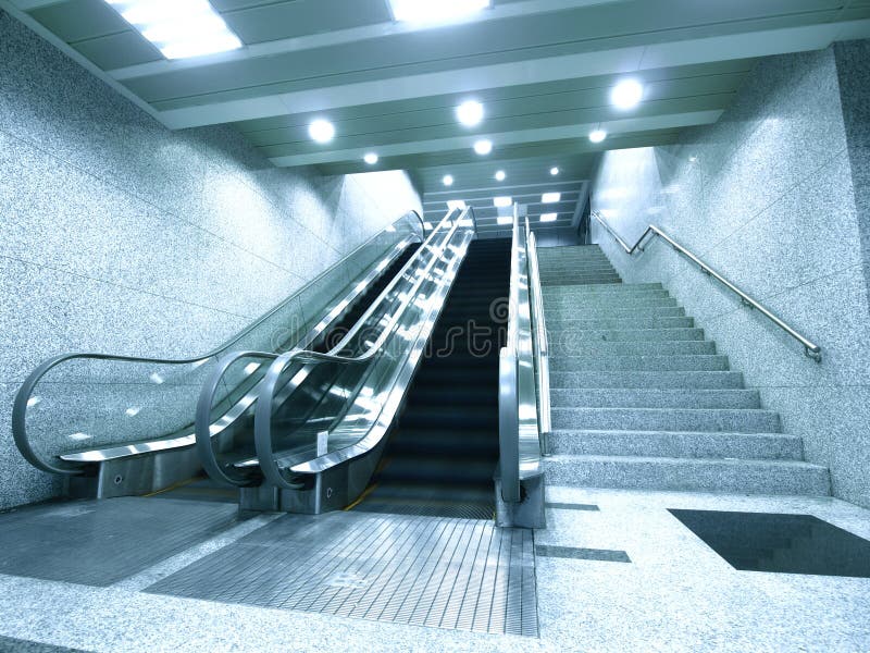 Roltrap en trap stock foto. Image of descending, floors - 8155006