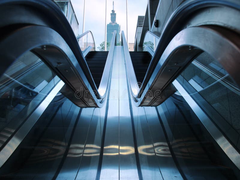 Roltrap in Kelderverdieping Stock Afbeelding - Image of azië, stijg ...