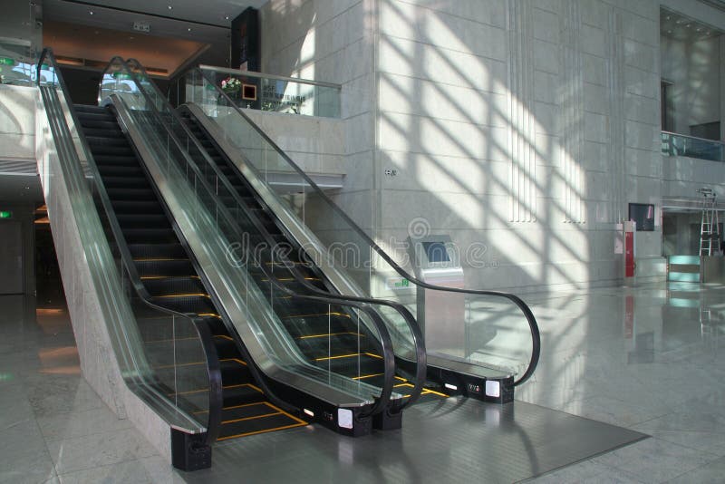 Roltrappen stock afbeelding. Image of gemakkelijk, toegang - 3732655