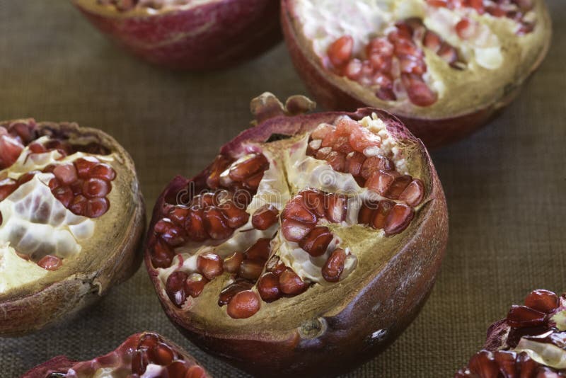 Romã aberta foto de stock. Imagem de antioxidant, corte - 32227520