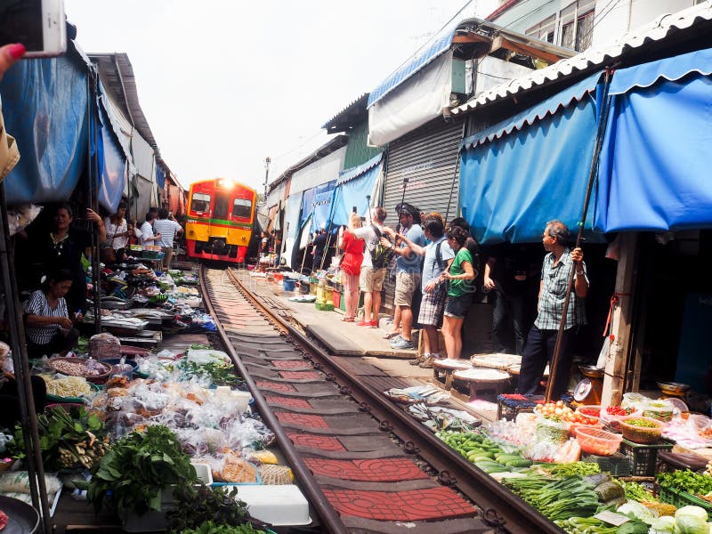 Rom Hub Market Maeklong Railway-Markt Redaktionelles Foto - Bild von ...