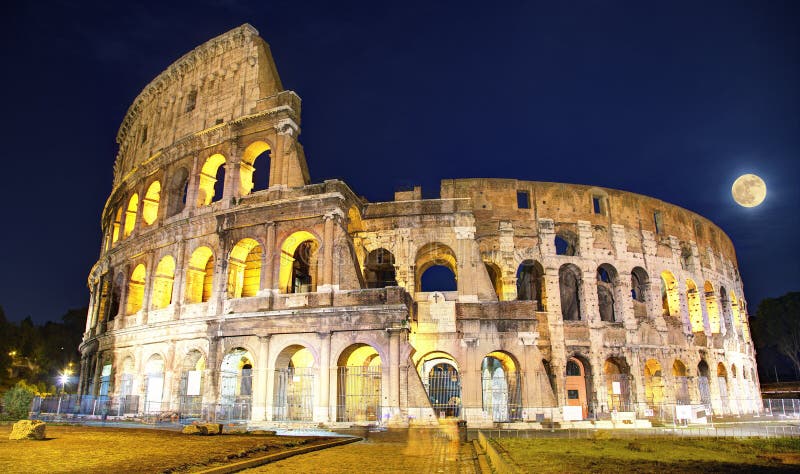 Roma, Colosseo di Notte immagine stock. Immagine di europeo - 33489995