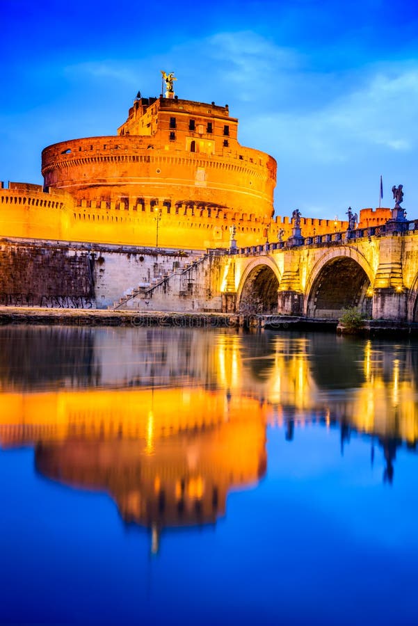 Roma, Italia - Castello Sant Angelo Immagine Stock - Immagine di notte ...