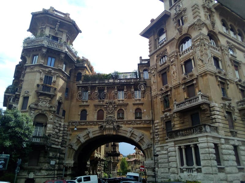 Roma, Italia, Edificio Residencial Con Torres Y Un Arco, Proyecto Del ...