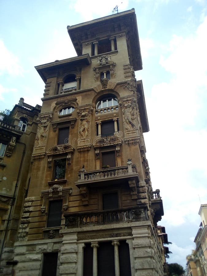 Roma, Italia, Edificio Residencial Con Torres Y Un Arco, Proyecto Del ...