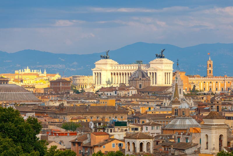 Vista Del Centro Storico Di Roma Dall'altezza Fotografia Stock ...