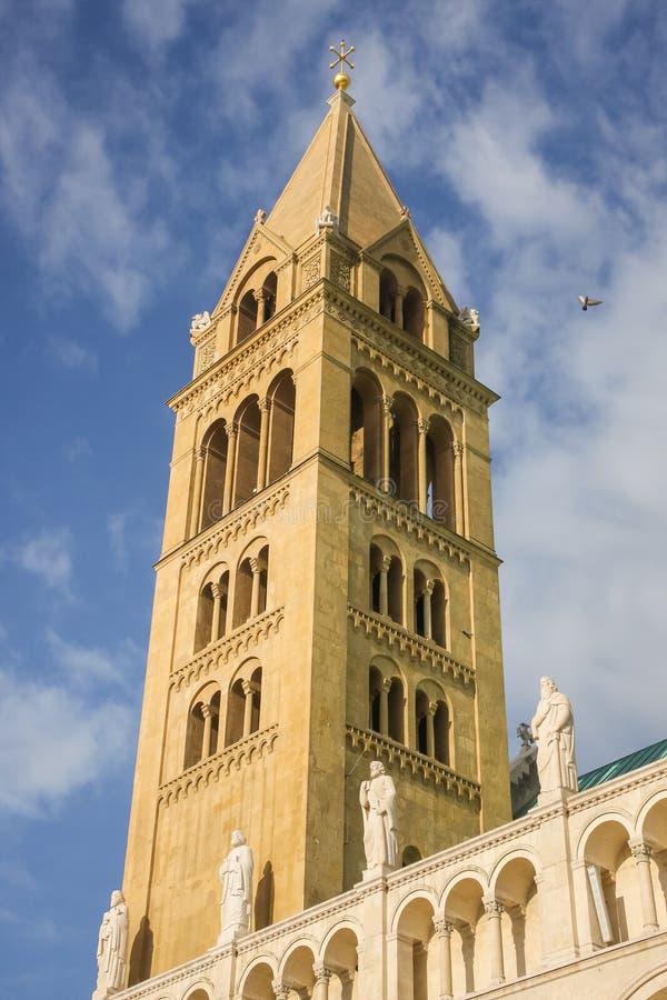 Romaanse Kathedraal Van Pecs Stock Foto - Image of godsdienst, cultuur ...