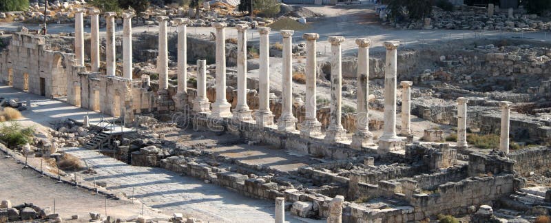 Roman forntida kolonner fotografering för bildbyråer. Bild av israel ...
