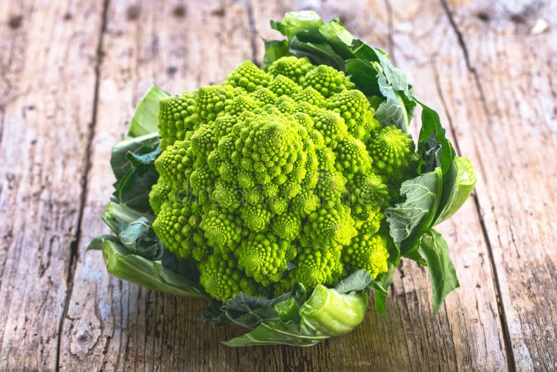 Romanesco Broccoli Vegetable Represents a Natural Fractal Pattern and ...