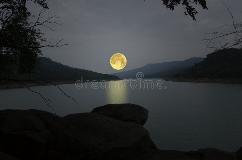 592 Romantic Full Moon Night Sky Over Water Stock Photos - Free ...