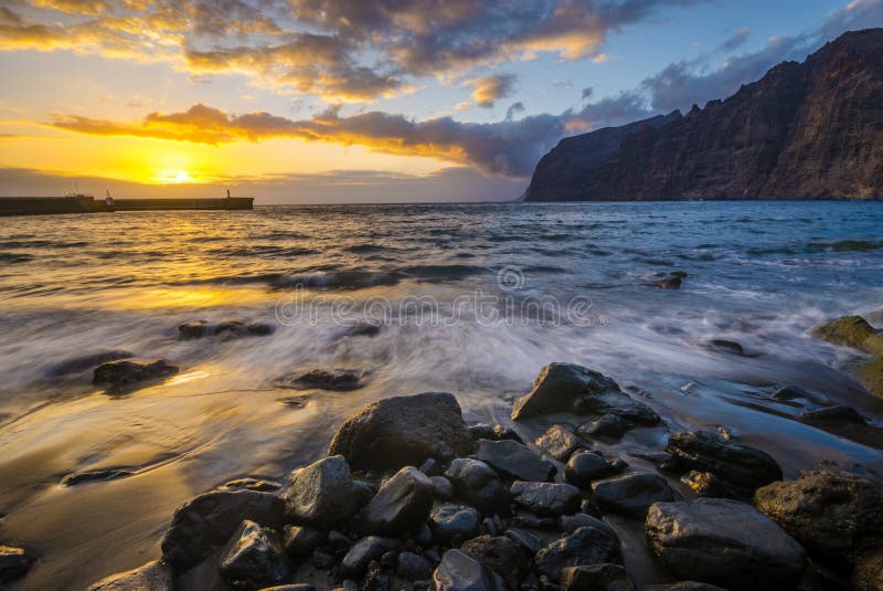 Spectacular Sunset Over the Ocean, Romantic, Multi-colored Sunset in ...