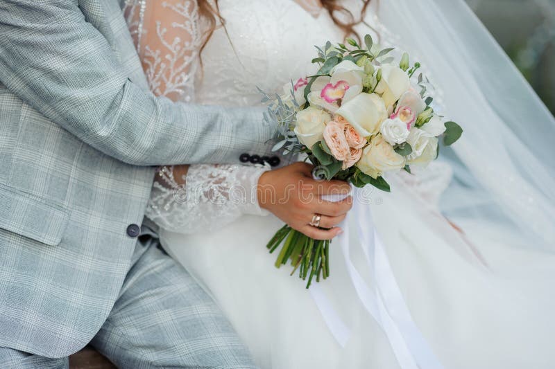 Romantic Wedding Couple with Bridal Bouquet in Elegant Setting Stock ...