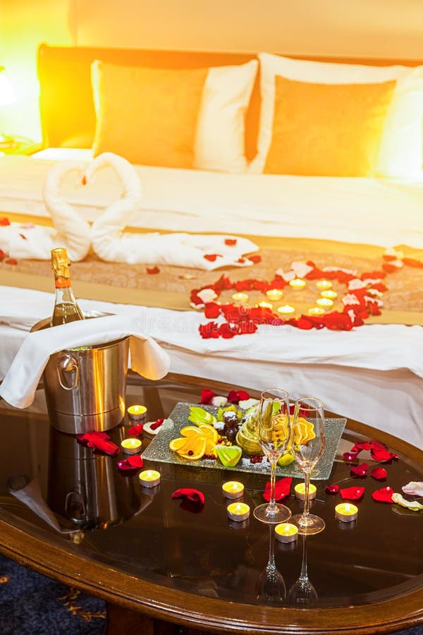 Romantisch Diner Voor Minnaars Stock Foto - Image of huwelijk, maaltijd ...