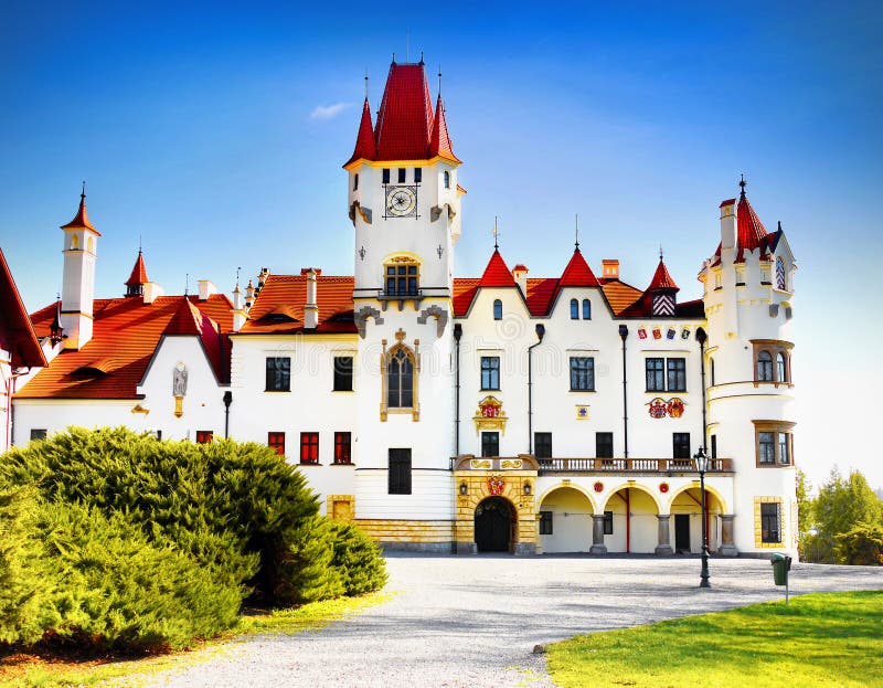 Romantyczny Kasztel, Hluboka, Republika Czech Obraz Stock Editorial ...