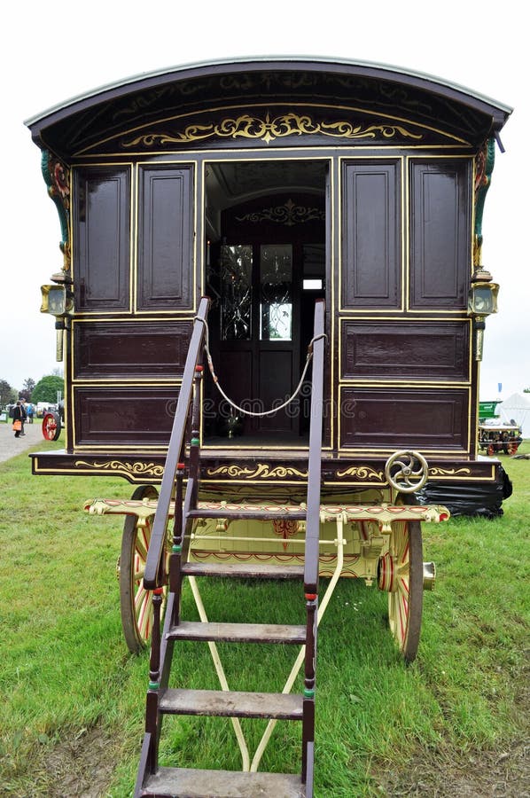 Old gypsy caravan stock image. Image of wooden, trailer - 3928689