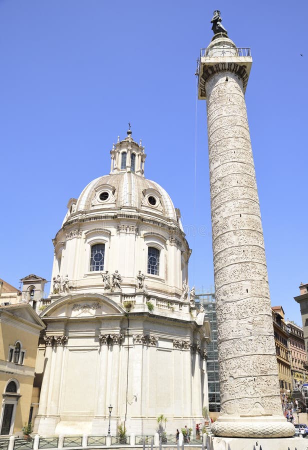 Architecture De Colonne De Rome Trajan Au Centre De La Ville De Rome ...
