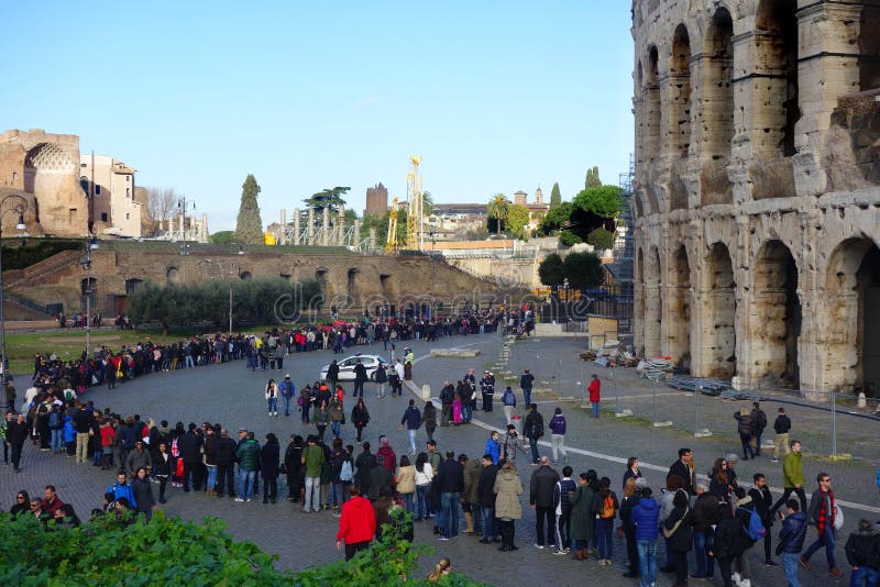 People queue at Colosseum editorial stock photo. Image of tourist ...