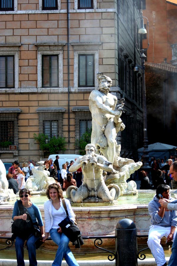 Rome-Statue in Piazza Navona. Editorial Photography - Image of centuryn ...